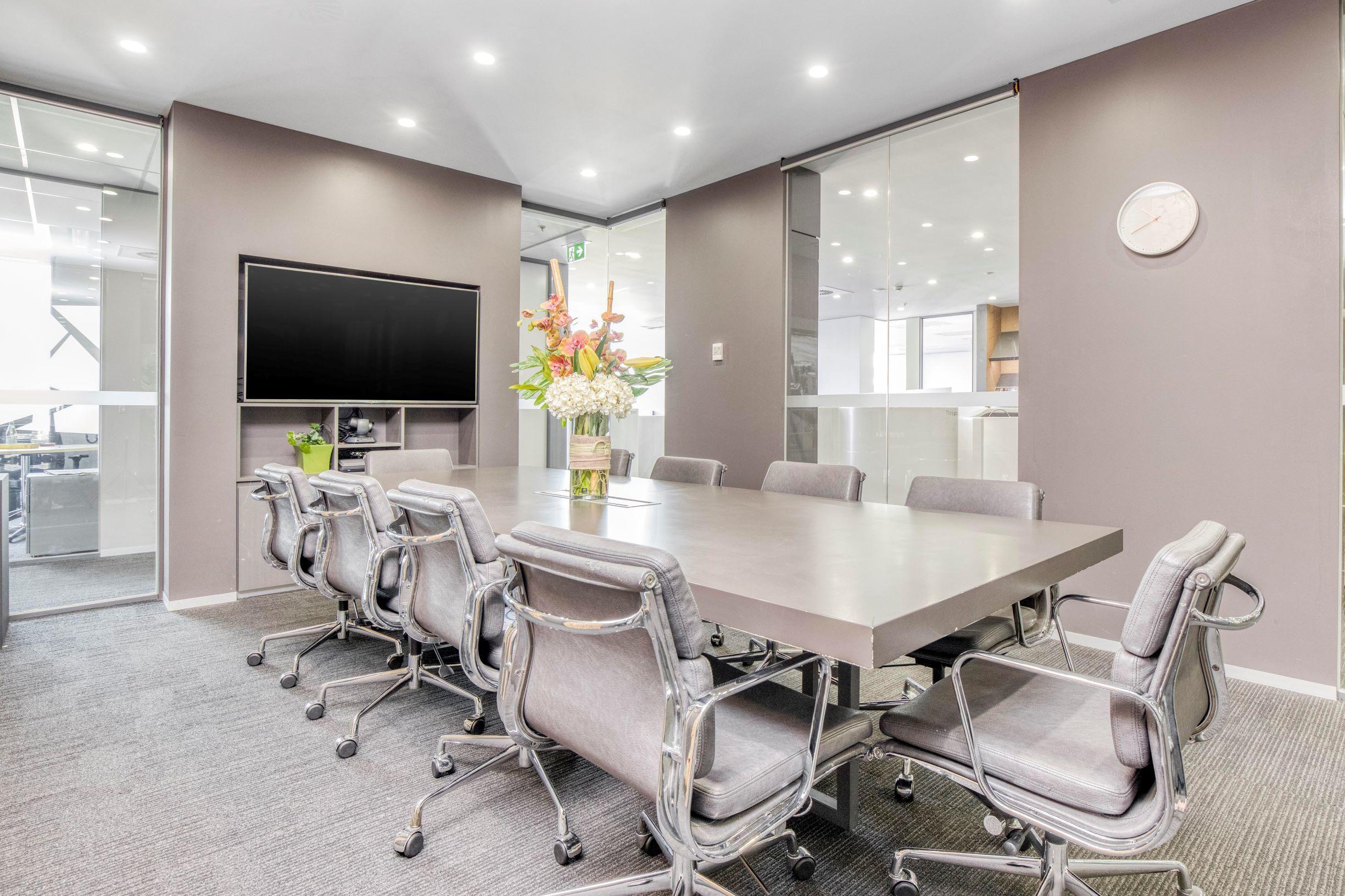 Book open plan office space for businesses of all sizes in Regus 180 ...