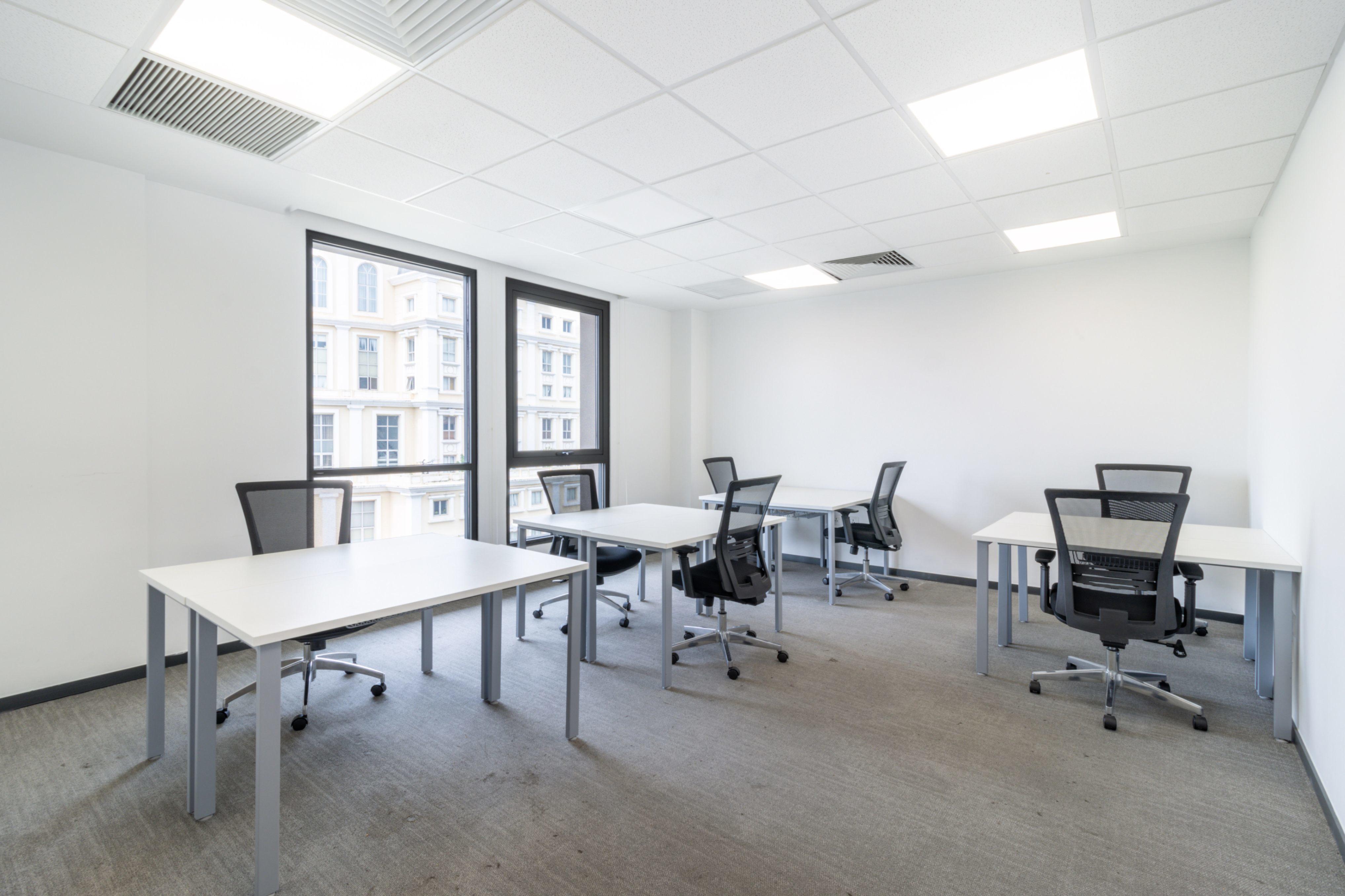 24/7 access to open plan office space for 15 persons in Spaces Grand ...