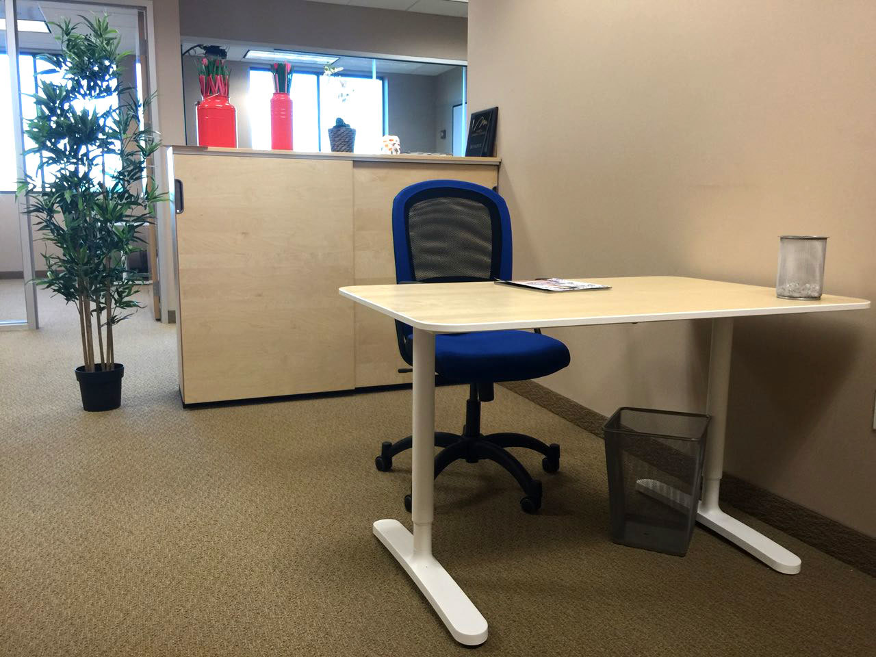Single Desk + Ergonomic Chair and Fast Internet | Desks Near Me