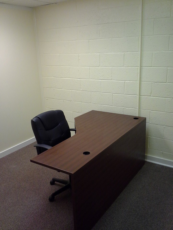 Suite B-2 ( Call for latest availability and payment ) | Desks Near Me