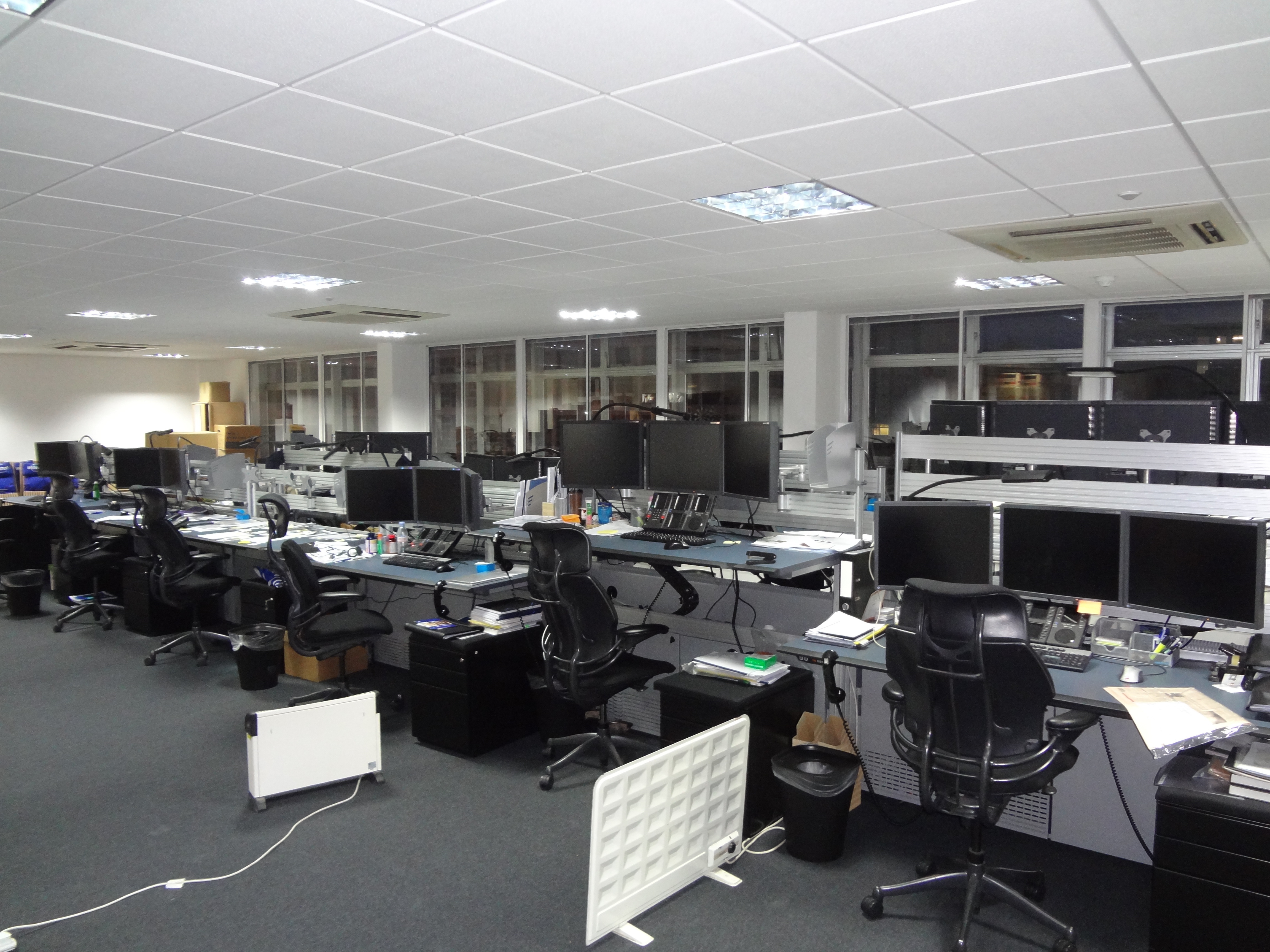 Office desk space | Desks Near Me