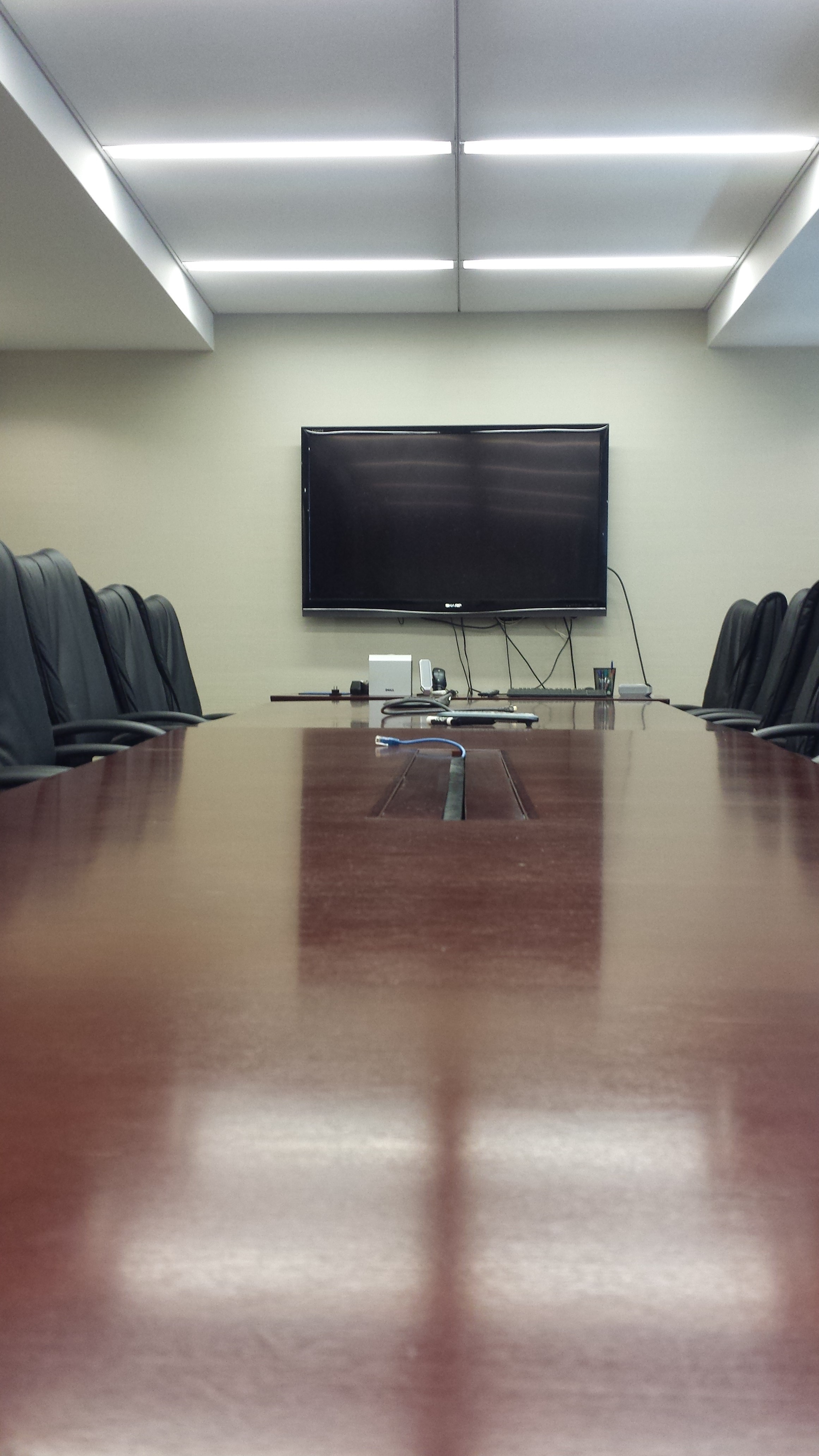 Large Conference Room with Natural Light | Desks Near Me
