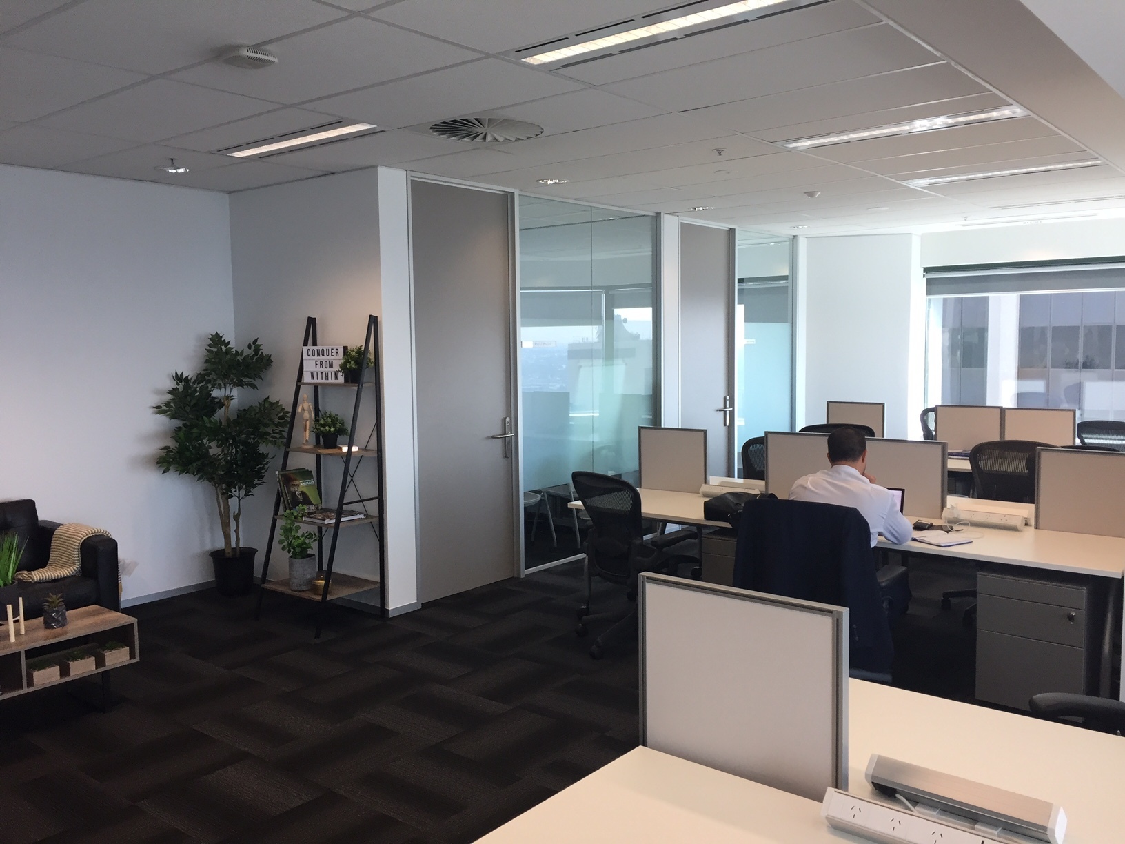 Co-working Lounge | Desks Near Me