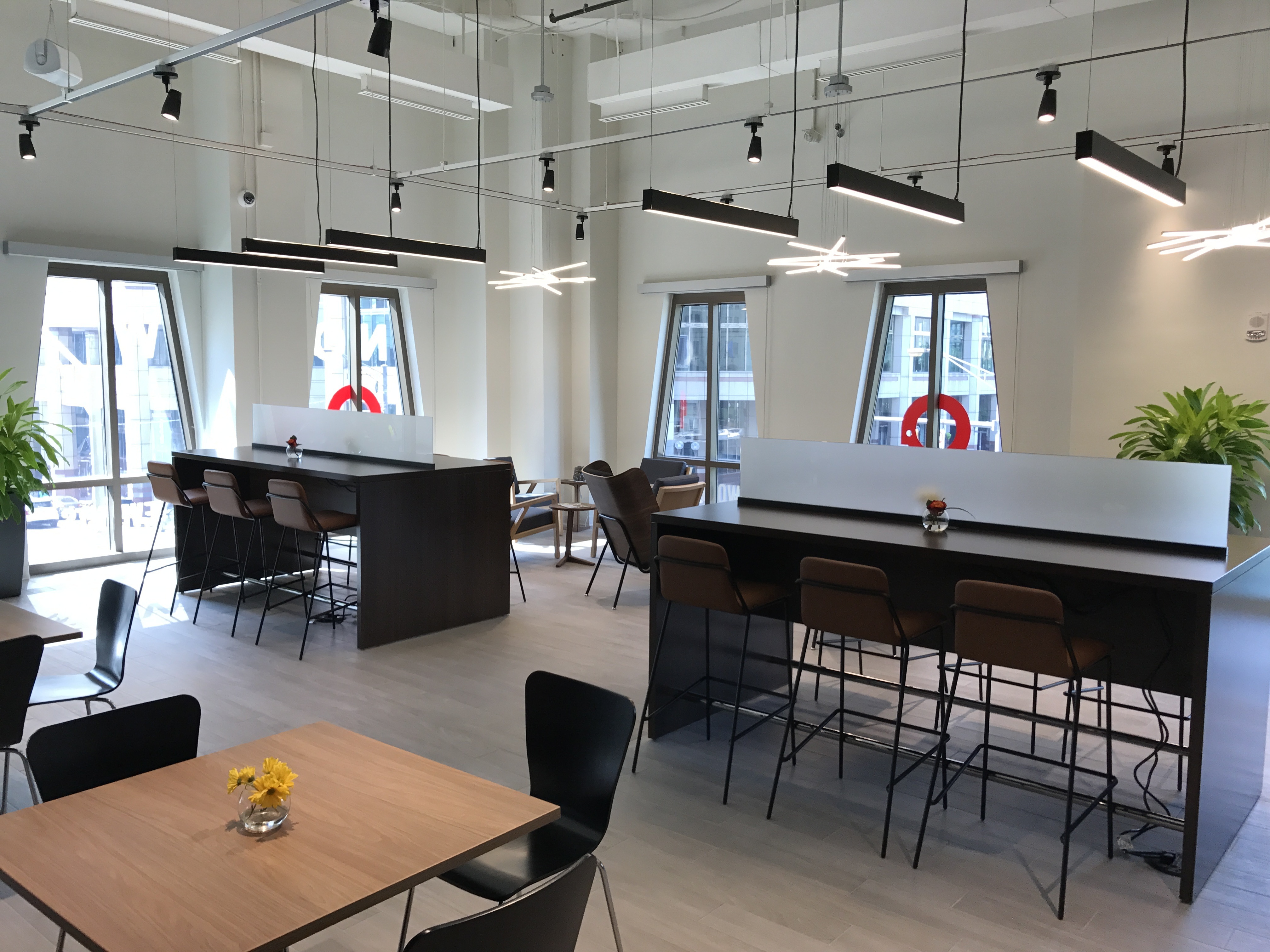 Coworking Lounge Desk | Desks Near Me