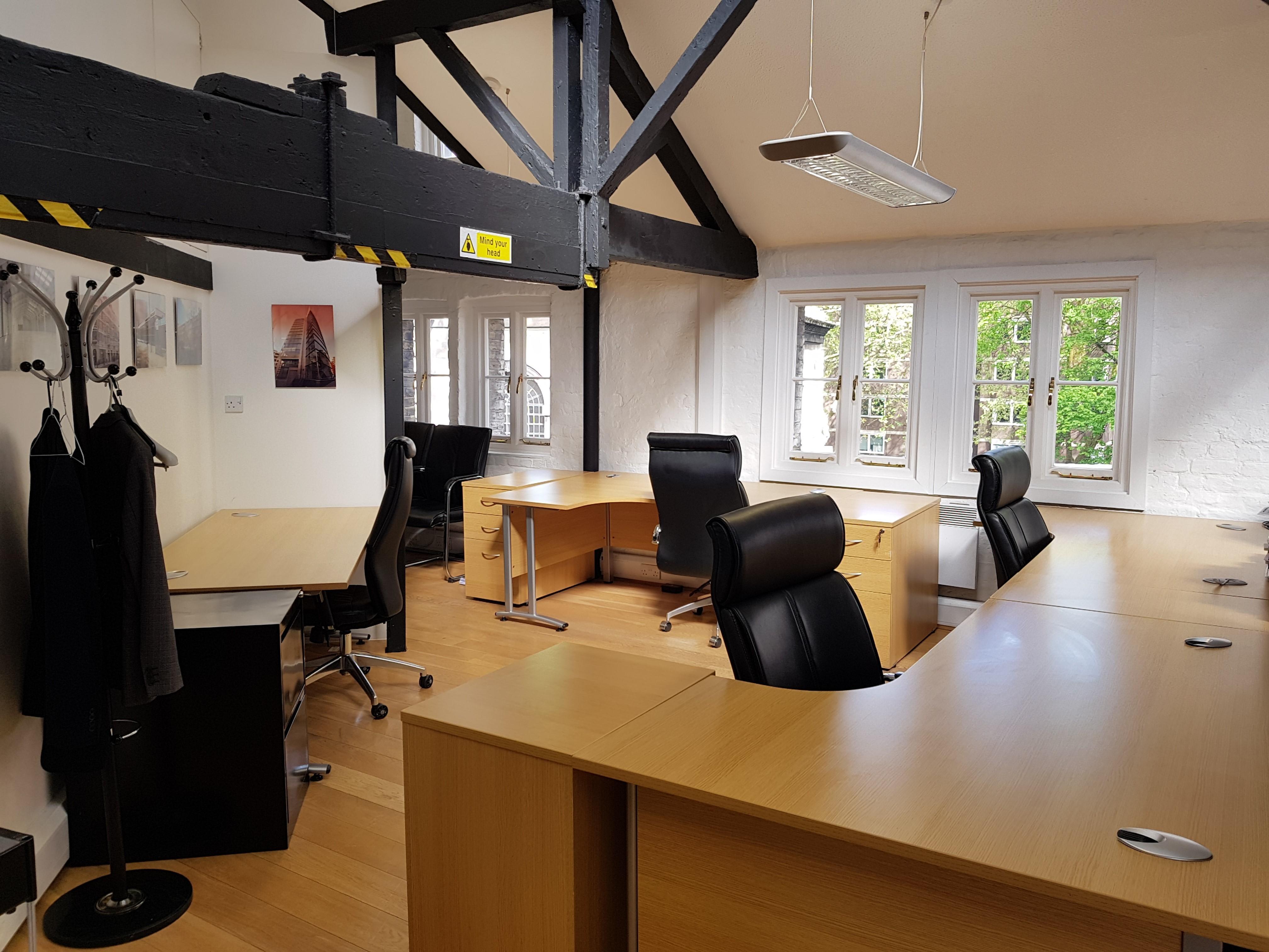1 to 4 Bright Desk Spaces available, Central London | Desks Near Me