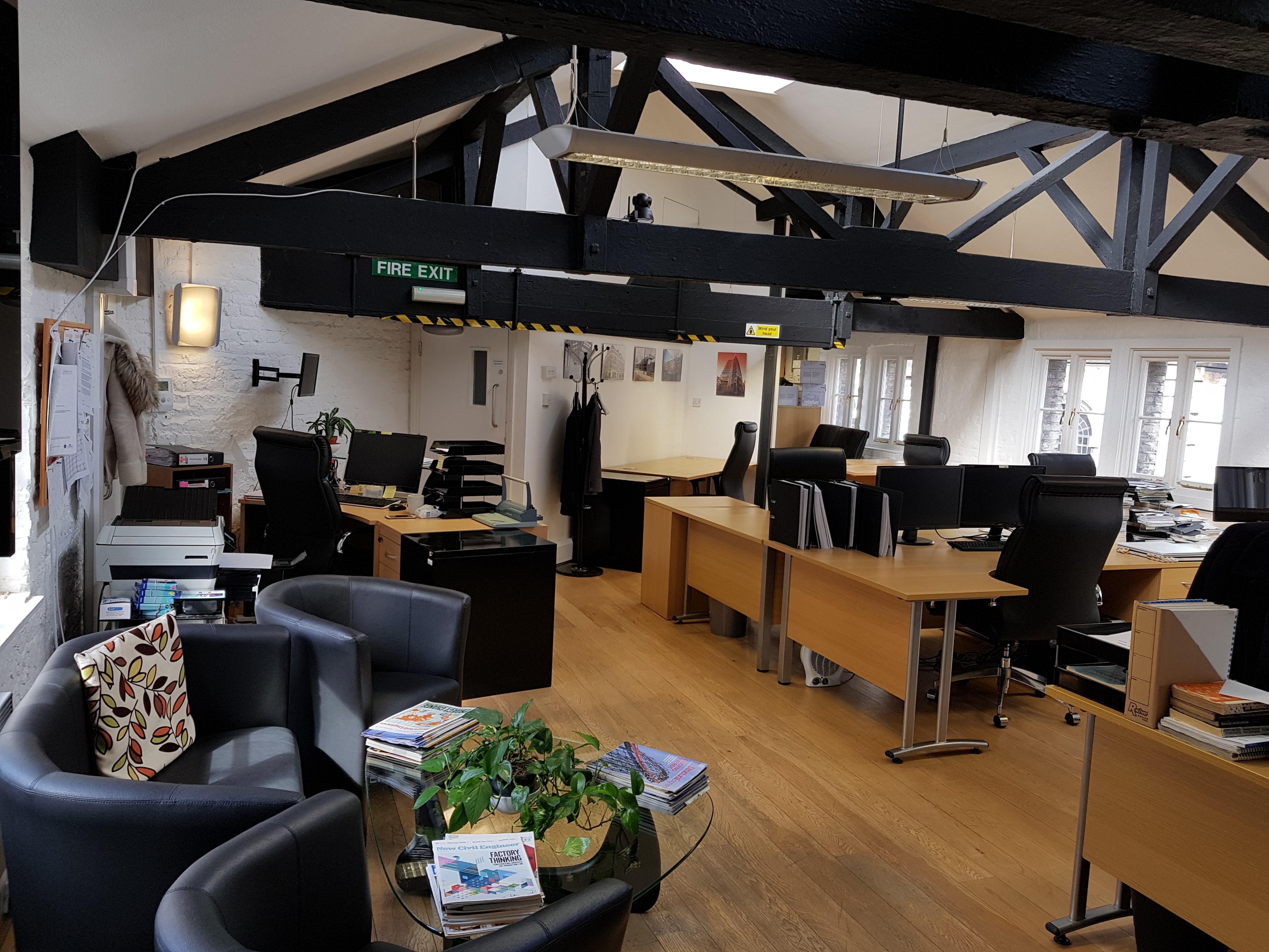 1 to 4 Bright Desk Spaces available, Central London | Desks Near Me